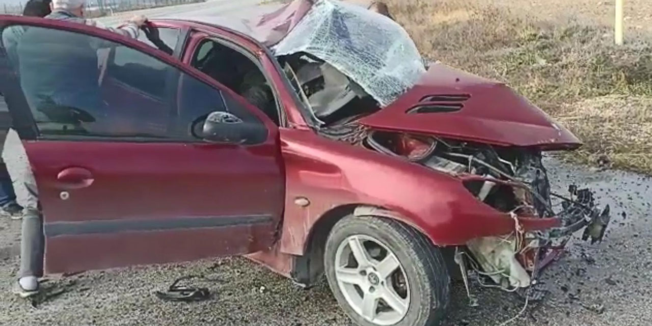 Polis ailesi kaza yaptı: Baba oğul öldü, anne ile kızı yaralı Polis ailesi kaza yaptı: Baba oğul öldü, anne ile kızı yaralı