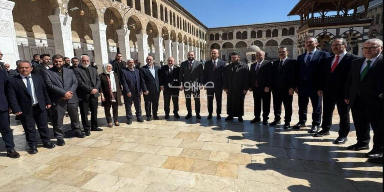 Bilal Erdoğan Emevi Camii'nde namaz kıldı Bilal Erdoğan Emevi Camii'nde namaz kıldı