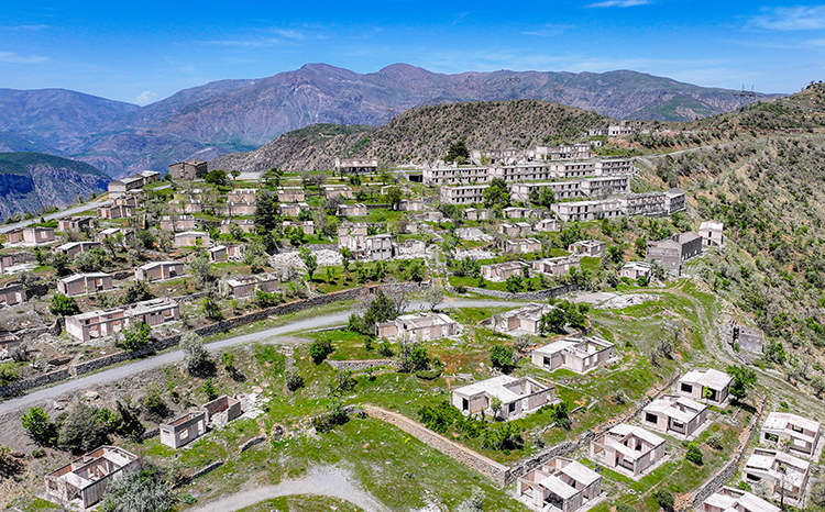İtalyanların 1976'da Türkiye'de kurduğu köy görüntülendi: Harabeye ...
